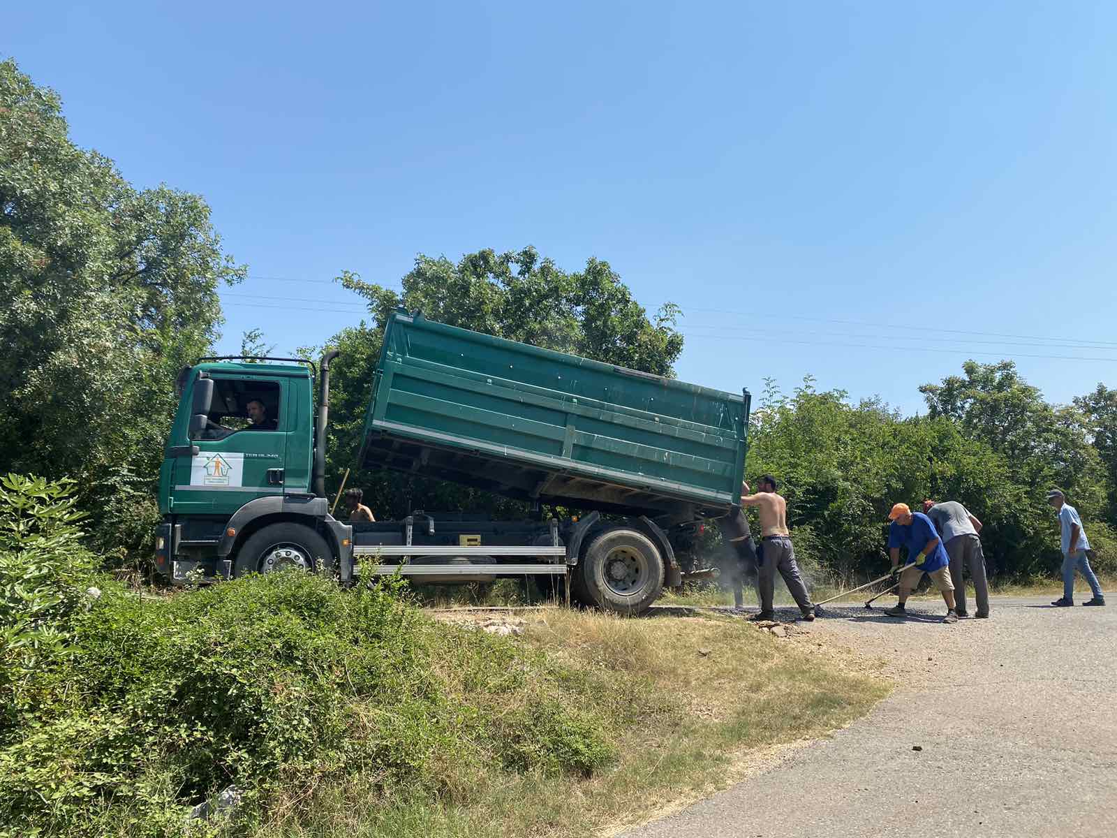 Komunalno saniralo udarne rupe na pravcu Novo Selo - škola Donji ...